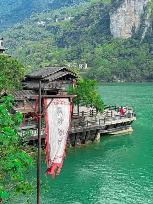 Wuhan: 2-Day Xiling Gorge & Three Gorges Waterfall Tour - Detailed Breakdown of the Itinerary