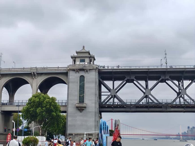 Wuhan: Yellow Crane Tower & Yangtze River Bridge Tour - The Experience Provider and Cost-Value Balance