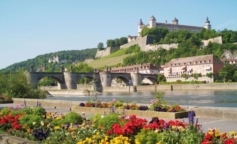Würzburg: Guided Walking Tour - Starting Point: Tourist Information im Falkenhaus