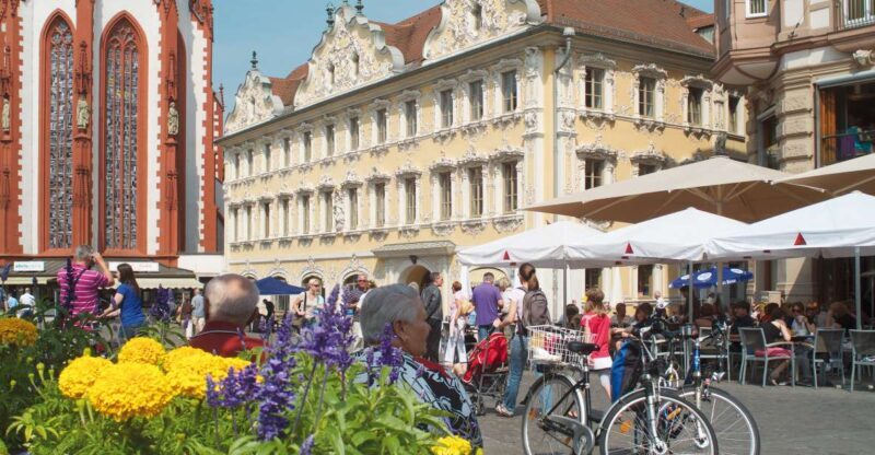 Würzburg: Guided Walking Tour - Grafeneckart and Market Square