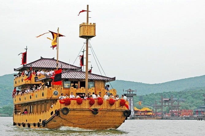 Wuxi Private Day Tour with Lingshan Buddhist Scenic Spot and Sanguo City - How the Tour Works in Practice