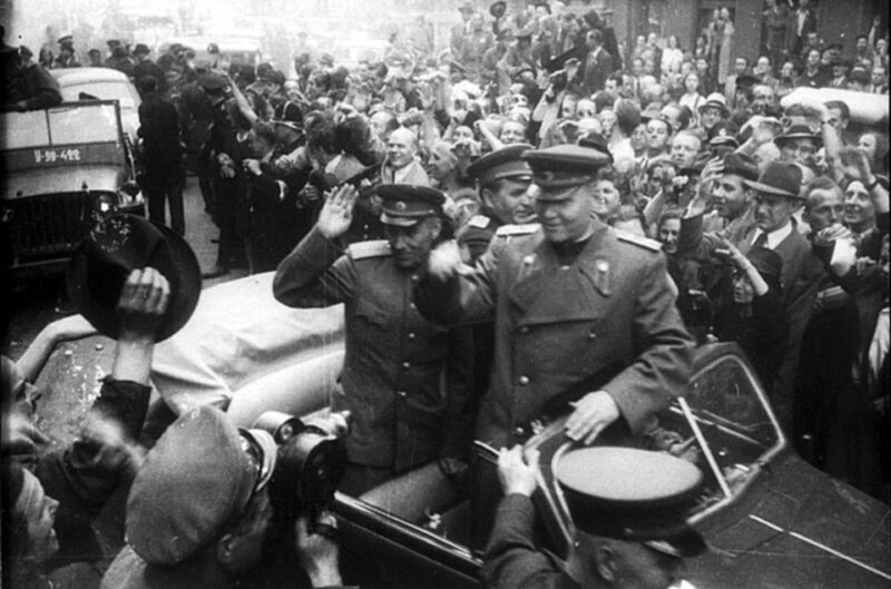 WWII and Communism History in Prague's Old Town Private Tour - Key Points