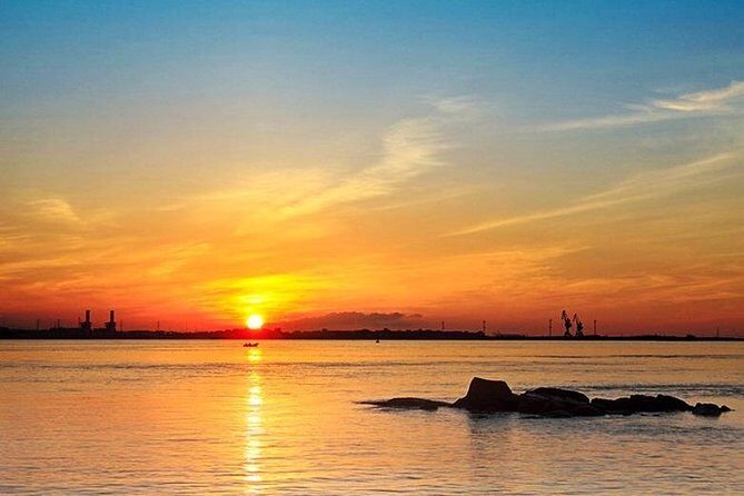 Xiamen Private Customized Day Tour with Old and New Highlights - Exploring Zeng Cuo An Village: An Artistic Retreat