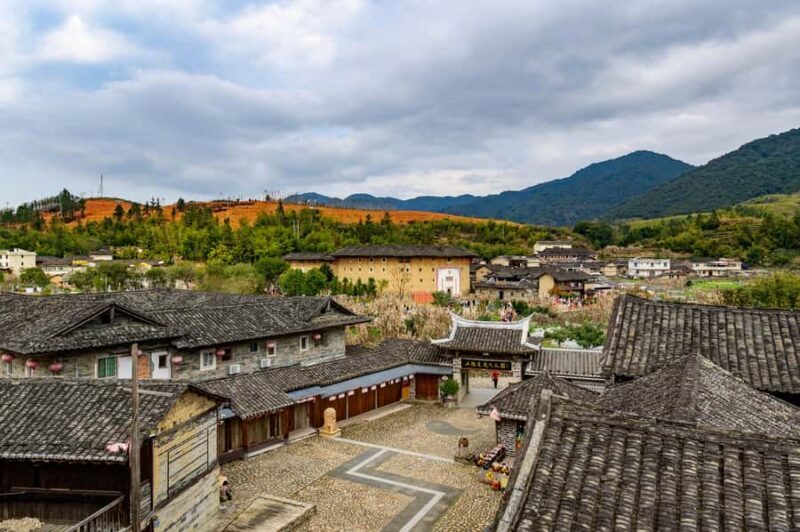 Xiamen: Yunshuiyao Ancient Town and Tulou Day Trip - Exploring Yunshuiyao Ancient Town