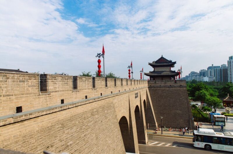 Xi'an City Wall Private Guided Tour with Cycling Option - Key Points