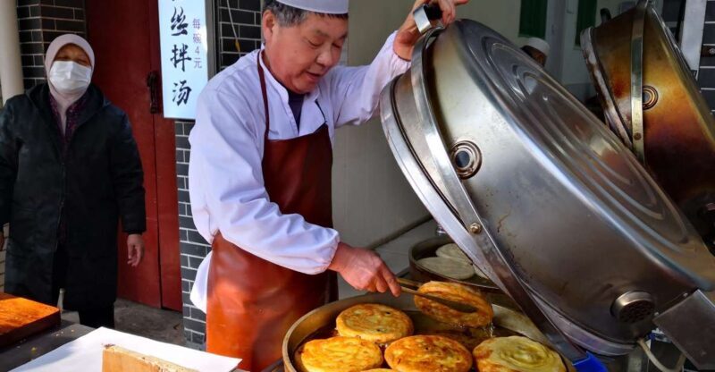 Xi'an: Full-Day Terracotta Warriors & Local Food Tour - The itinerary in detail