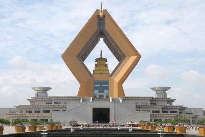 Xi'an West Route Private Tour: Famen Temple and Qianling Mausoleum - Practical Considerations