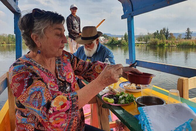 Xochimilco Boat PartyTemptation + 18 with open bar and cleats - FAQ