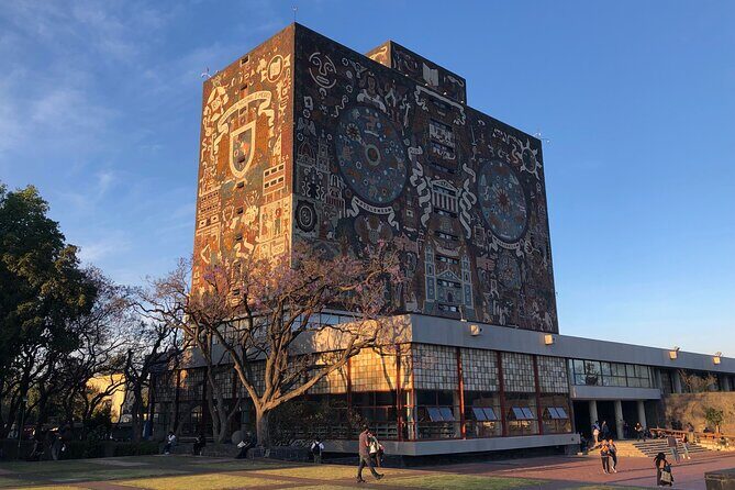 Xochimilco floating gardens, Coyoacan and UNAM murals - FAQ