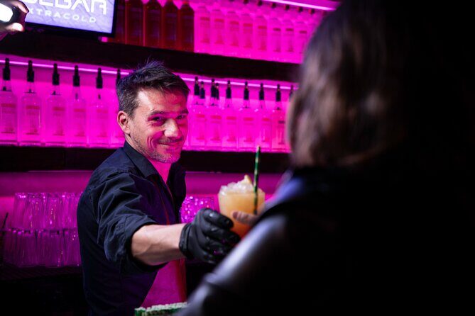 Xtracold Icebar Amsterdam, 3 Drinks Included - Who Will Enjoy This Most?