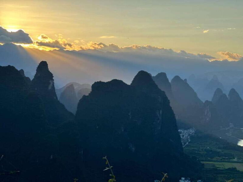 Yangshuo/Guilin: Full- or Half-Day Xianggong Hill Sunrise - The Experience on the Mountain