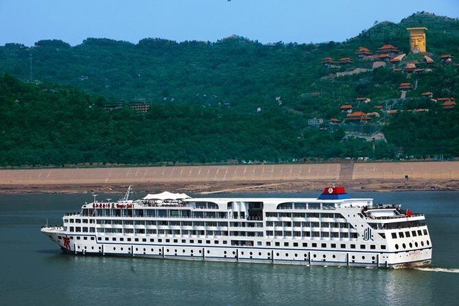 Yangtze River Deluxe Cruise 4D/3N from Chongqing to Yichang - An In-depth Look at the Yangtze River Deluxe Cruise