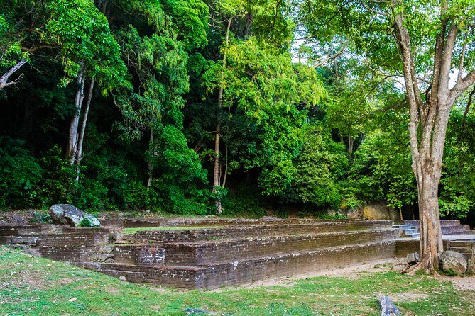 Yapahuwa Ancient Kingdom from Habarana - Exploring Yapahuwa Fortress: A Medieval Marvel on a Mountain