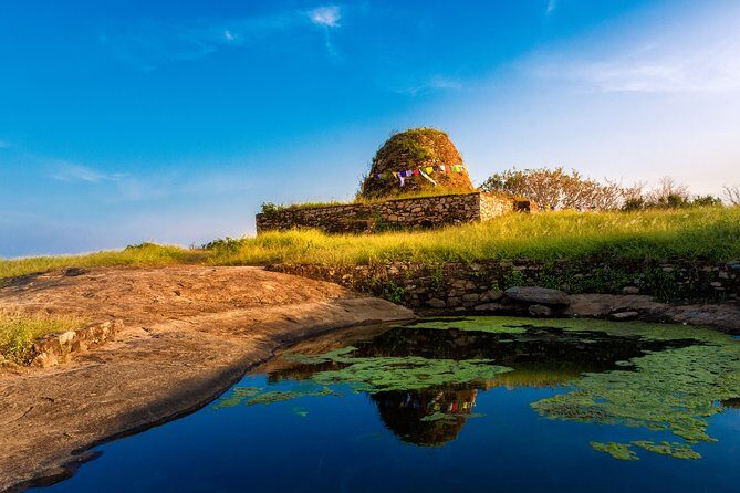 Yapahuwa Ancient Kingdom from Habarana - Aukana Buddha: A Masterpiece Carved in Stone