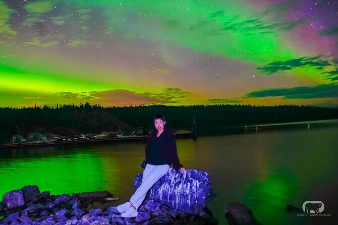 Yellowknife Private Northern Lights Tour with Transportation - Refreshments and Atmosphere