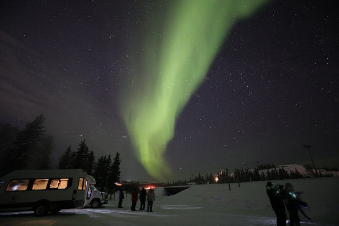 Yellowknife Tours - Aurora by bus - Transportation and Comfort: The Luxury Bus Experience