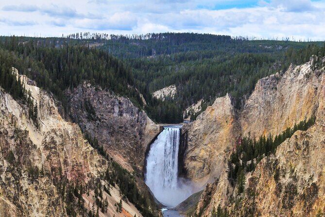 Yellowstone & Grand Teton National Parks: Small Group 3-Day Tour - Accommodation & Meals