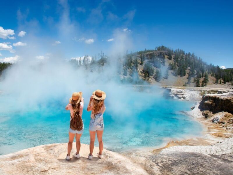 Yellowstone: Old Faithful, Waterfalls, and Wildlife Day Tour - A Deep Dive into the Yellowstone Experience
