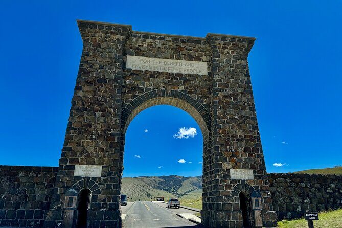 Yellowstone Two-Step 2 Days Upper+Lower Loop Fr.West Yellowstone - What the Tour Offers: An In-Depth Breakdown