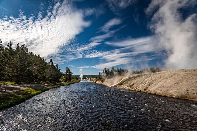 Yellowstone's Old Faithful Self-Guided Walking Tour - An Overview of the Self-Guided Tour Experience