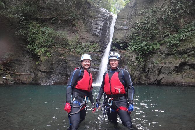 Yi-Hsin creek canyoning in northern Taiwan - An Honest Look at the Yi-Hsin Creek Canyoning Tour