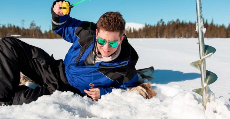 Ylläs: Snowmobile Adventure with Ice Fishing - An In-Depth Look at the Ylläs Snowmobile and Ice Fishing Tour