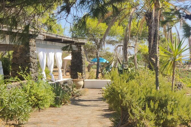 Yoga Class in Pantelleria Vinyasa, Hatha, Yin and Mantras - What Makes This Yoga Class Stand Out?