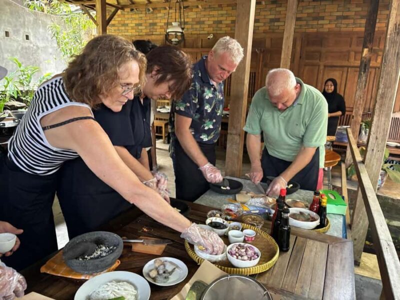 Yogyakarta : 3 Hours VIP Cooking Class Include Market Tour - An In-Depth Look at the Yogyakarta VIP Cooking Class