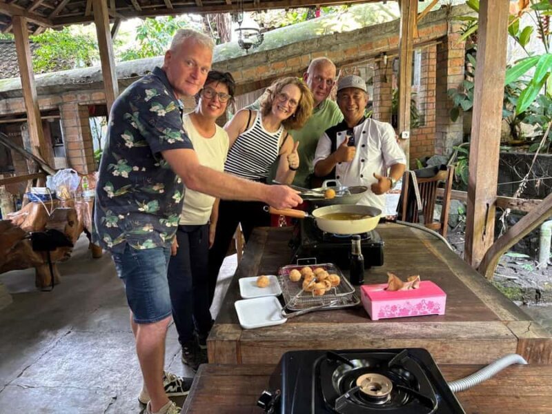 Yogyakarta : 3 Hours VIP Cooking Class Include Market Tour - What the Reviews Say