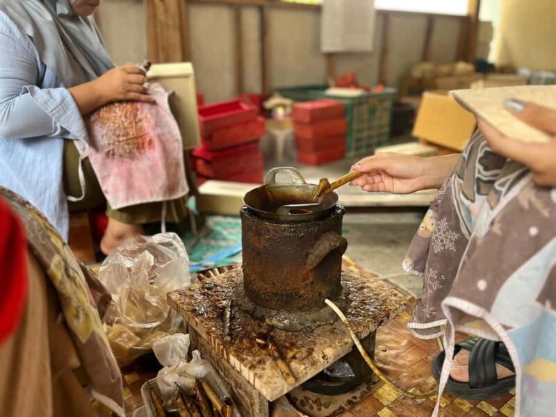 Yogyakarta: Batik on Wood Workshop - A Practical Guide to the Yogyakarta Batik on Wood Workshop