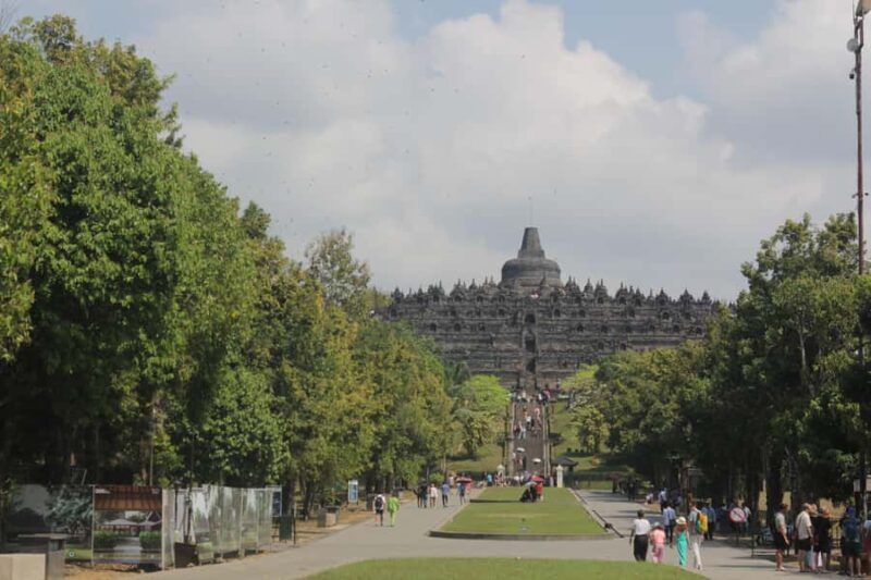 Yogyakarta: Borobudur and Prambanan tour - Key Points