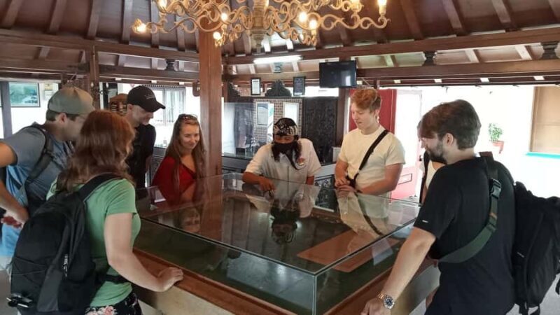 Yogyakarta: Borobudur Climb up, Merapi Volcano and Prambanan - FAQ