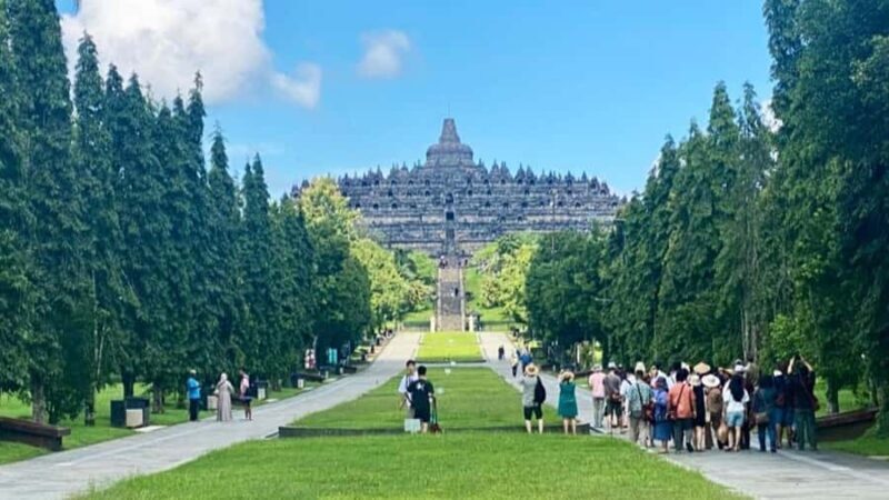 Yogyakarta: Borobudur Half-Day Tour with Climb up Access - FAQ