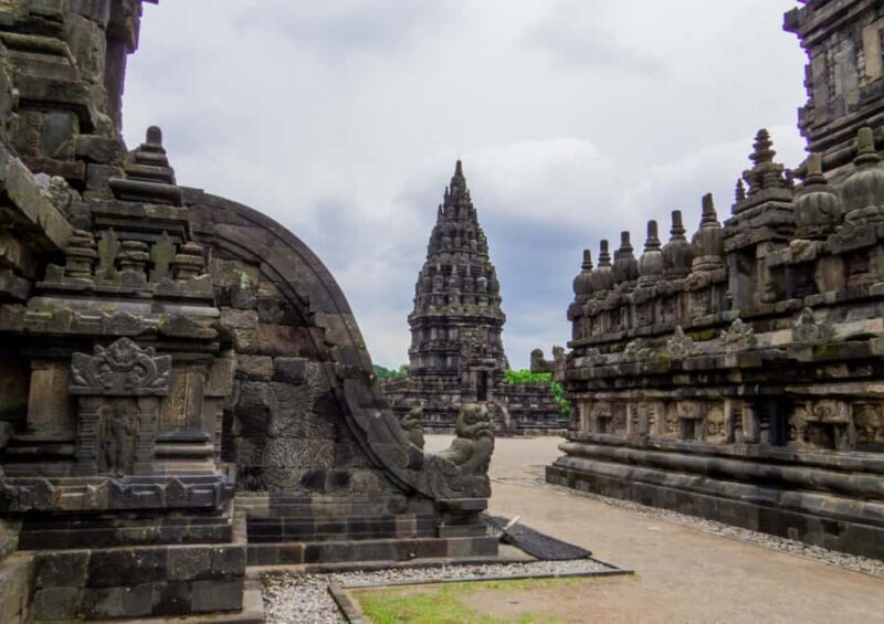 Yogyakarta: Borobudur & Prambanan Temple Cheapest Tour - What Travelers Say