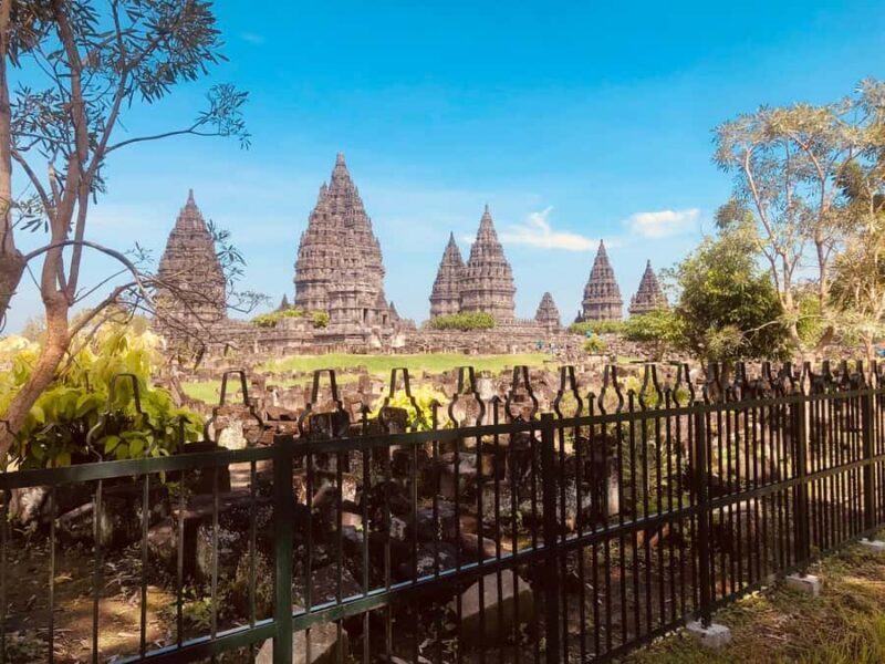 Yogyakarta: Borobudur Prambanan Temple Tour and Entry Ticket - Discovering Prambanan