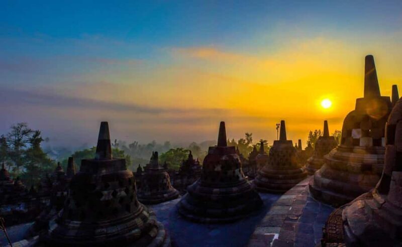 Yogyakarta: Borobudur Sunrise inside the temple & prambanan - Key Points