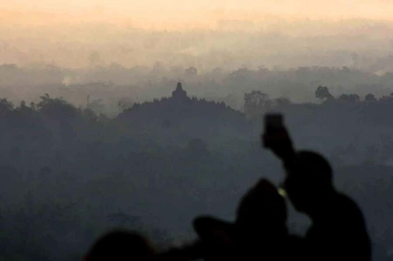 yogyakarta: Borobudur sunrise, Merapi volcano & Prambanan - Guides and Personal Attention