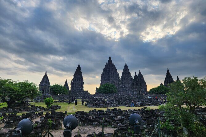 Yogyakarta: Borobudur Sunset Climb up & Prambanan Temples Tour - FAQ