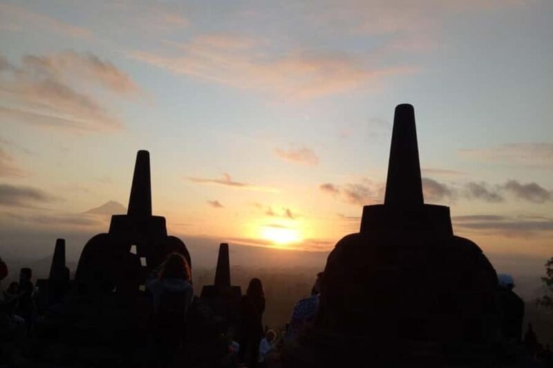 Yogyakarta: Borobudur sunset(guarantee climb up) & Prambanan - Key Points