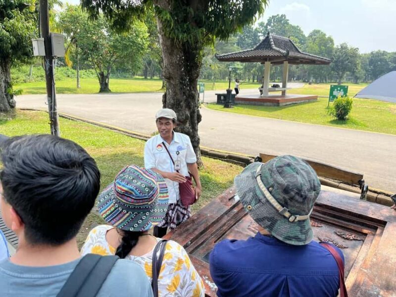 Yogyakarta: Borobudur sunset(guarantee climb up) & Prambanan - FAQ