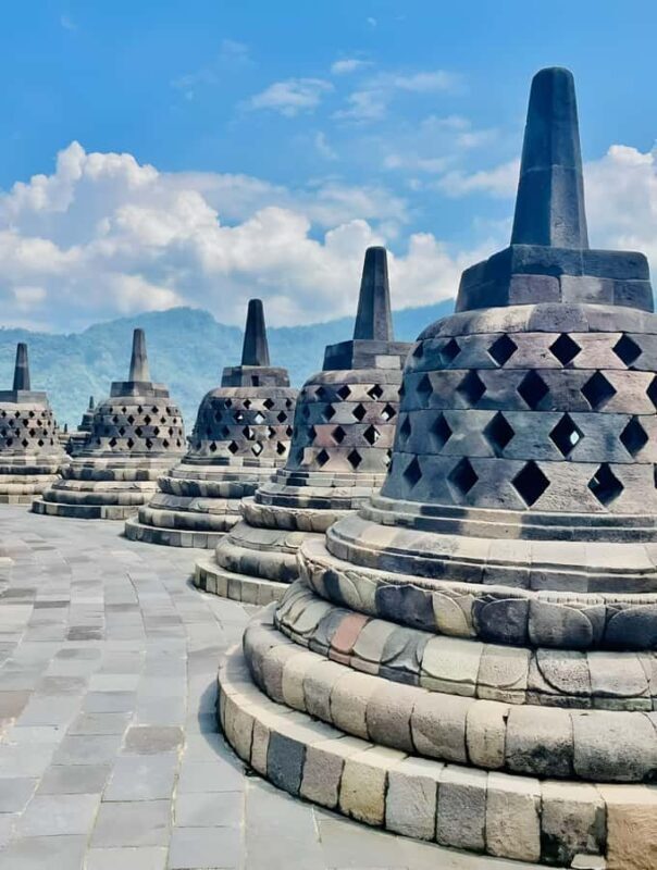 Yogyakarta: Borobudur Temple & Setumbu Hill Sunrise Tour - Key Points