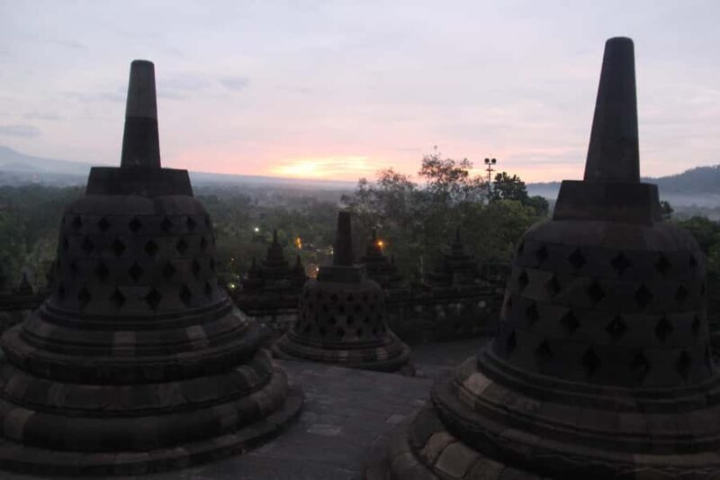 Yogyakarta: Borobudur Temple Sunrise Tour with Breakfast - Key Points