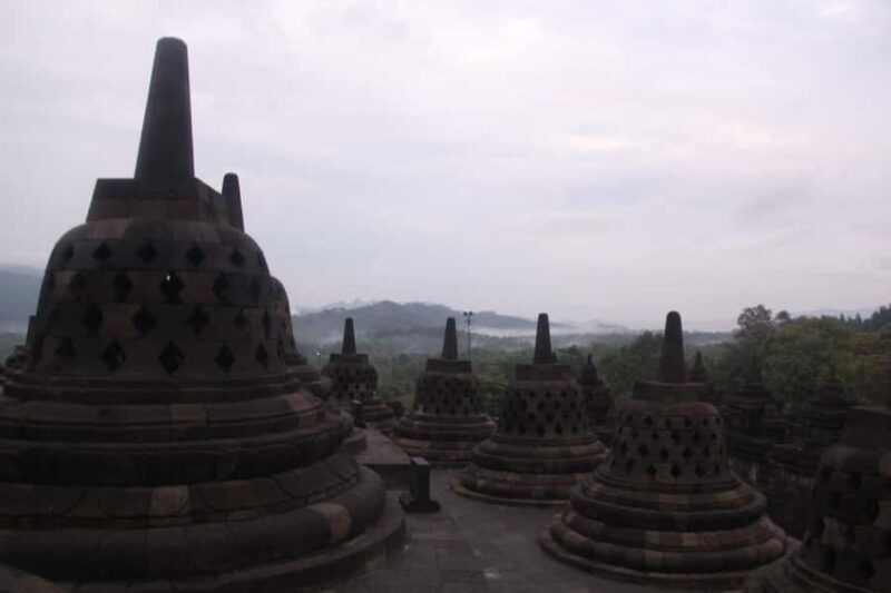 Yogyakarta: Borobudur Temple Sunrise Tour with Breakfast - The Experience in Detail