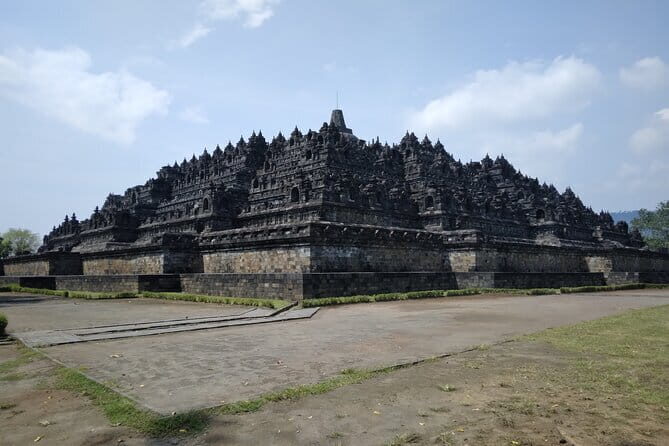 Yogyakarta: Borobudur Top Access (Ticket Assistance) & Selogriyo - Key Points