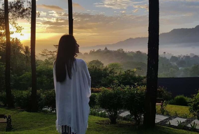 Yogyakarta: Breakfast at Borobudur & Prambanan Private Tour - Exploring Borobudur