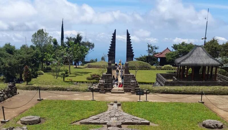 Yogyakarta: Candi Cetho, Sukuh, and Solo City Tour - Exploring the Temples: Candi Cetho and Sukuh