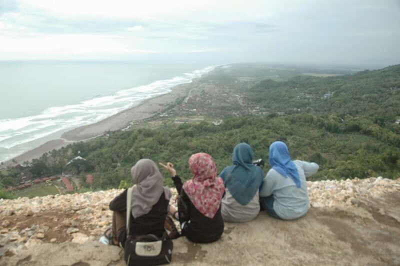 YOGYAKARTA: CAVE AND BEACH TOUR WITH PRIVATE CAR DRIVER - Setting Off From Your Pickup Point