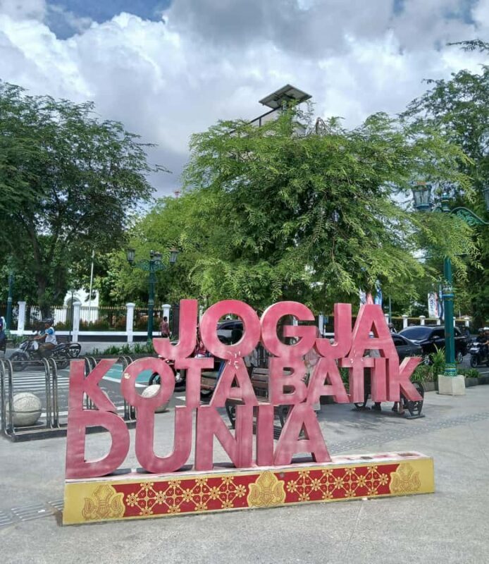 Yogyakarta: City Tour with Palace, Batik, and Keris - FAQs