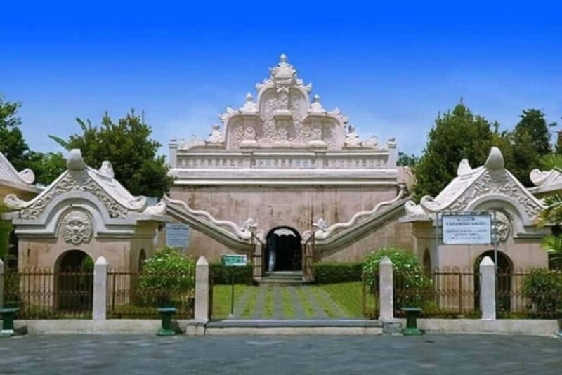 YOGYAKARTA CITY TOUR,SULTAN PALACE,WATER CASTLE AND CRAFTS. - Authentic Experiences That Matter