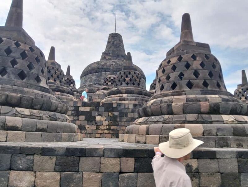 Yogyakarta: Guaranteed Borobudur Climb up Shared Guided Tour - What Makes This Tour Stand Out?